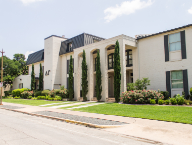 University of Texas Sorority Houses | Hiking In Heels