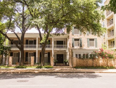 University of Texas Sorority Houses | Hiking In Heels
